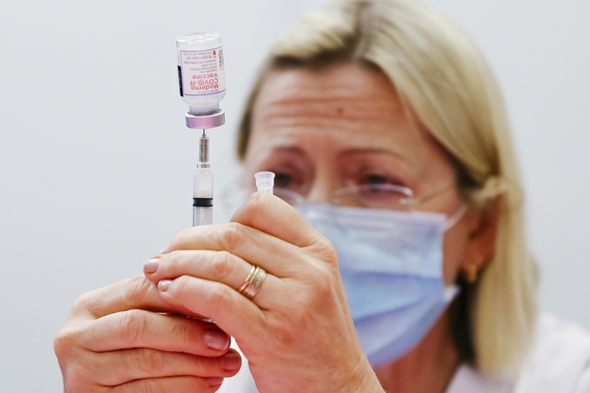 Moderna: Initial booster data shows good results on omicron - Las Vegas ...