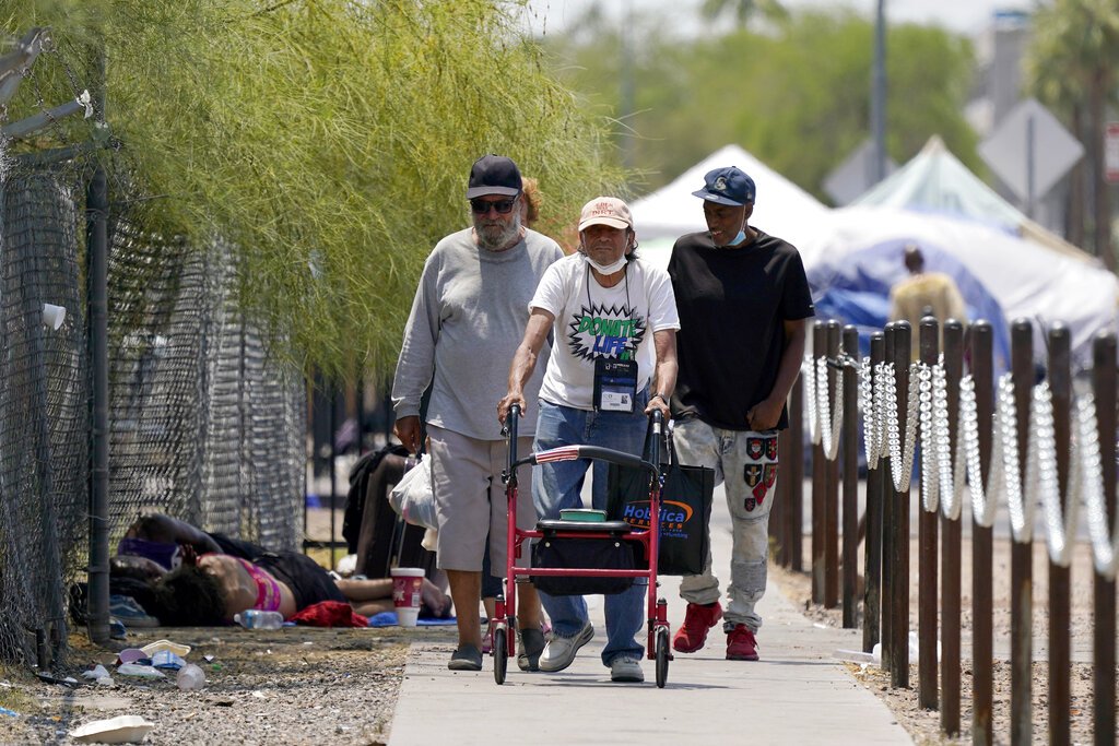 Western heat wave threatens health in vulnerable communities - Las ...