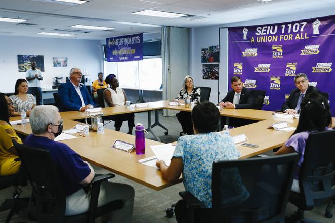 Photograph : Labor Secretary Meets with SEIU Local 1107