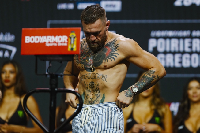 McCregor and Poirier Weigh-In for UFC 264 - Conor McGregor prepares to ...
