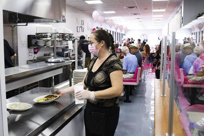 Photograph : Vickie's Diner Celebrates New Location - Las Vegas Sun News