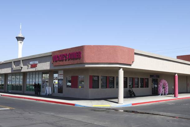 Photograph: Vickie's Diner Celebrates New Location - Las Vegas Weekly