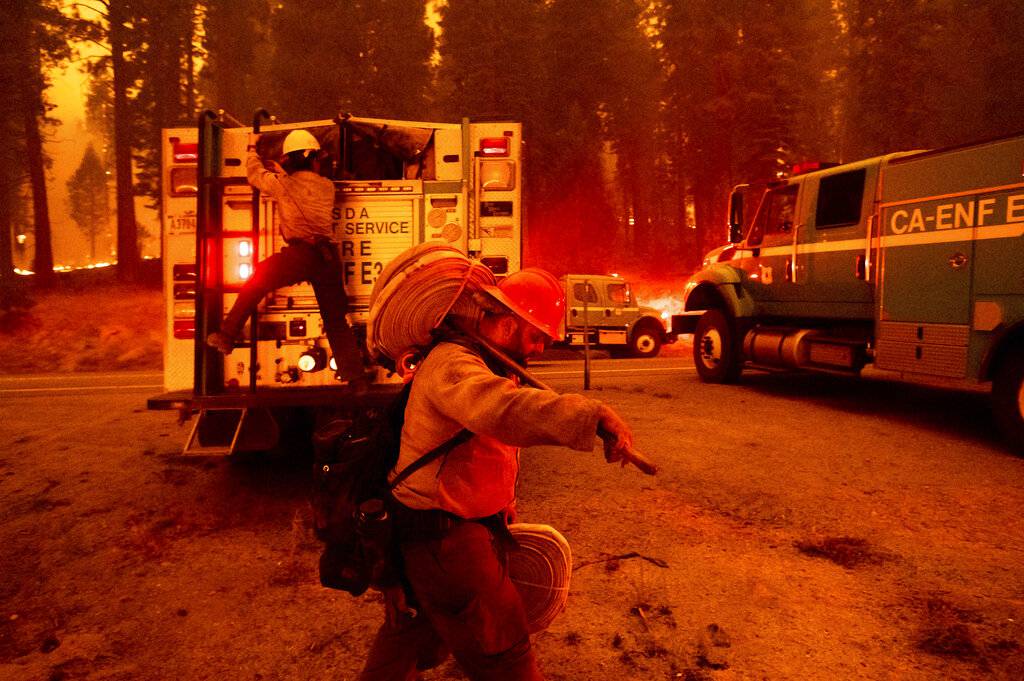 Winds frustrate effort to corral wildfire near Lake Tahoe - Las Vegas ...