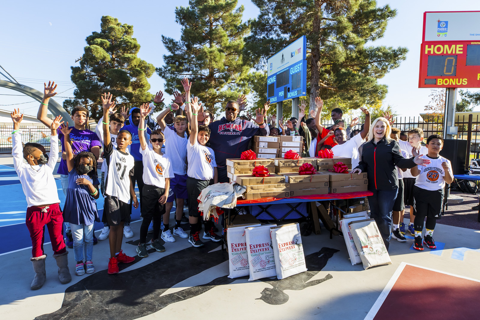 Shaq Delivers on 100 Laptop Promise - Las Vegas Sun News