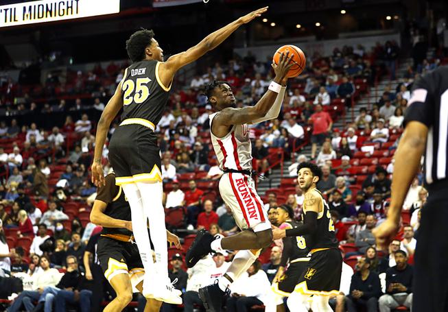 Photograph : 0302_sun_UNLV_Wyo2 - Las Vegas Sun News