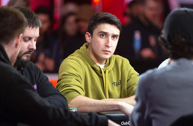 Photograph : 2022 Main Event Final Table Begins