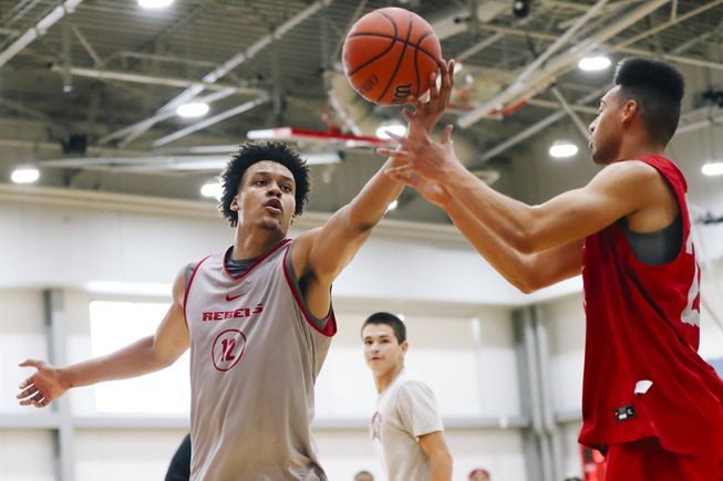 UNLV Rebels Practice - UNLV Rebels center David Muoka (12) practices at ...