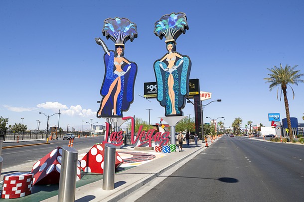 Photograph: 50-Foot-Tall Showgirl Signs - Las Vegas Weekly