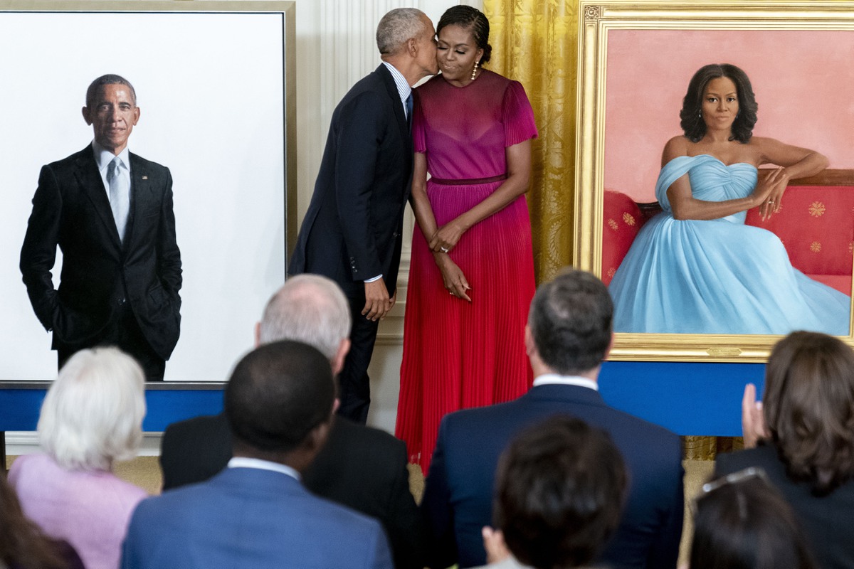 Obamas return to the White House, unveil official portraits - Las Vegas ...