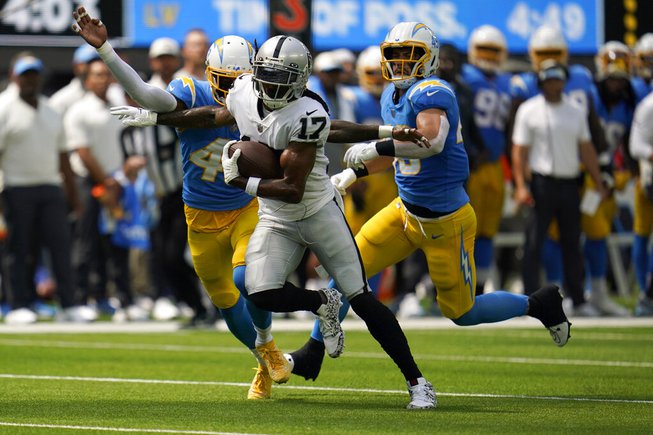 Raiders battle Chargers in Week 1 - Las Vegas Raiders wide receiver ...