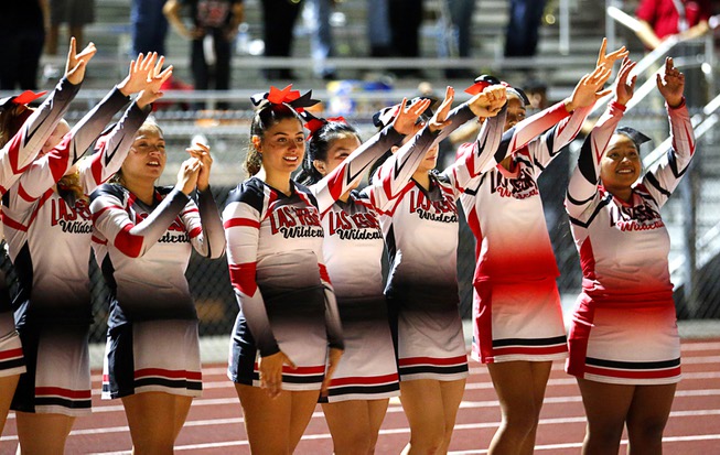 Photograph : Las Vegas Beats Rancho In Bone Game, 35-7 - Las Vegas Sun News