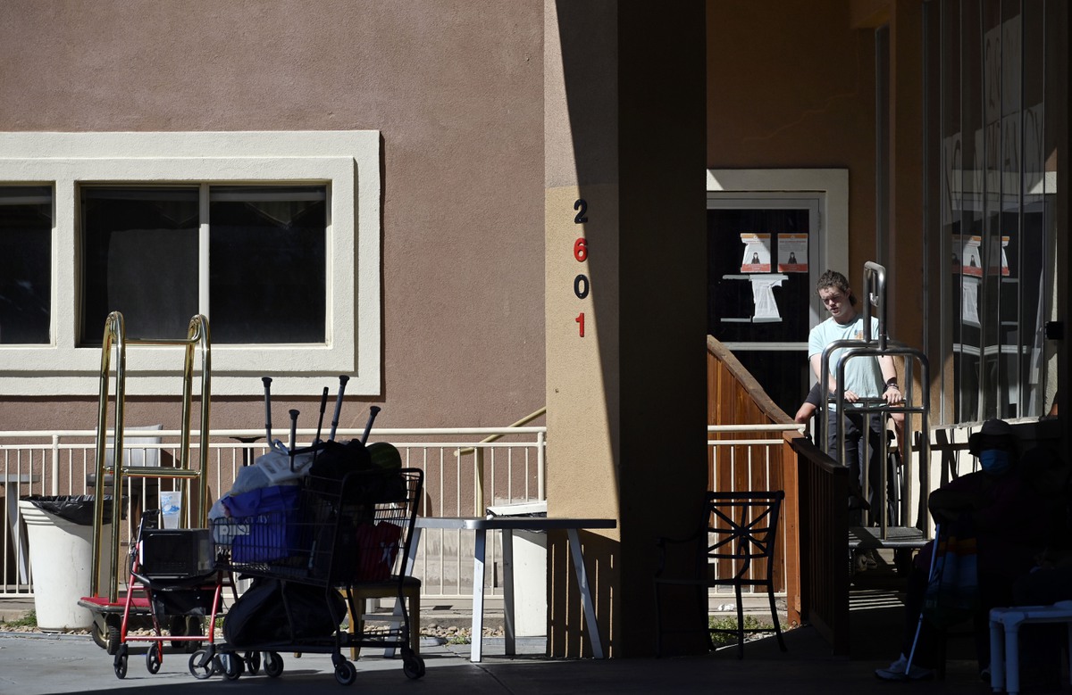 Pandemic homeless hotels close, sending some back to streets - Las ...