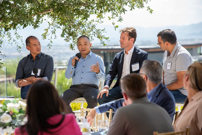 Photograph : Tech-Business Conference