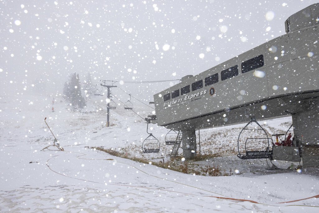 Southern California mountains get snow from departing storm - Las Vegas ...