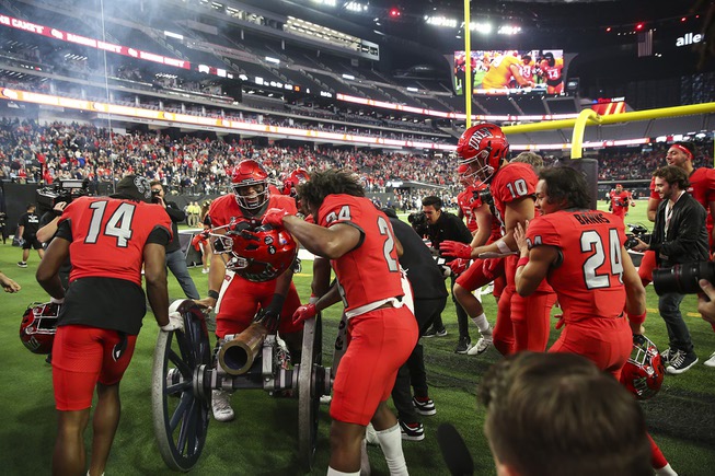 UNLV football beats UNR - UNLV Rebels celebrate after defeating UNR at ...