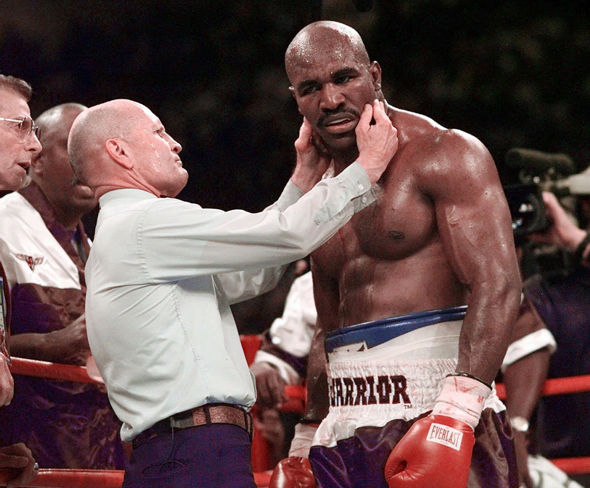Mills Lane, Hall of Fame boxing referee, dies at 85 - Las Vegas Sun News