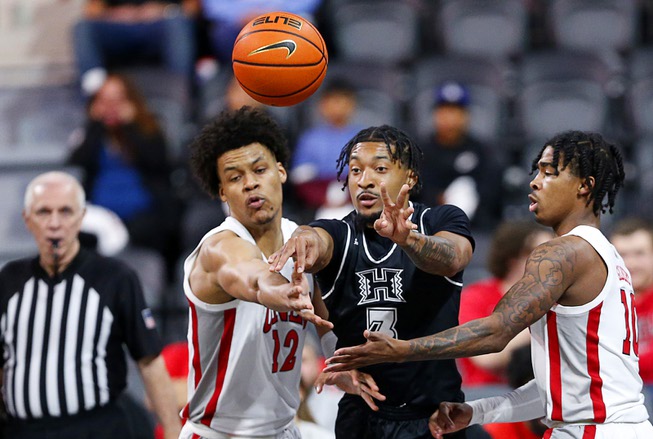 Photograph : UNLV Rebels vs Hawaii Warriors