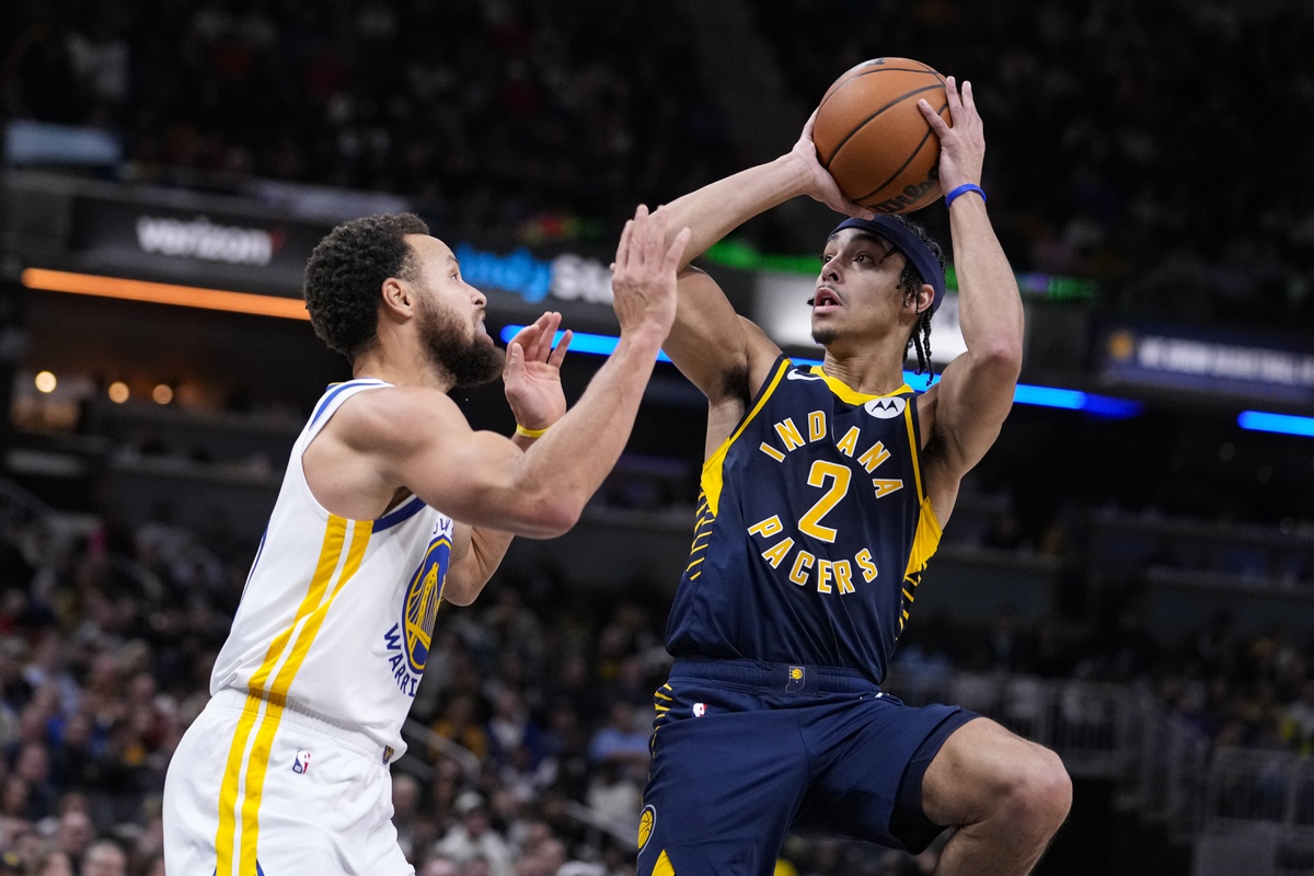 Curry's shoulder injury latest concern for Warriors - Las Vegas Sun News