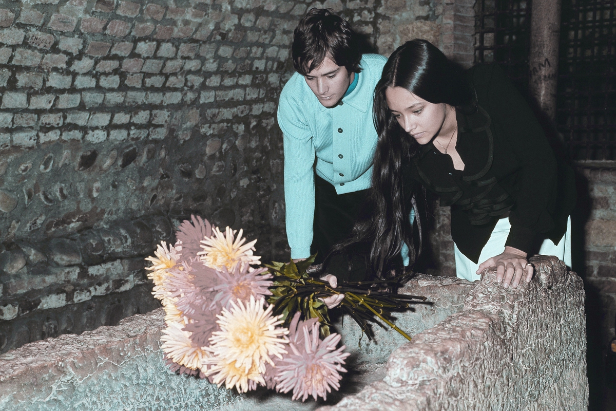 'Romeo & Juliet' stars sue over 1968 film's teen nude scene - Las Vegas ...