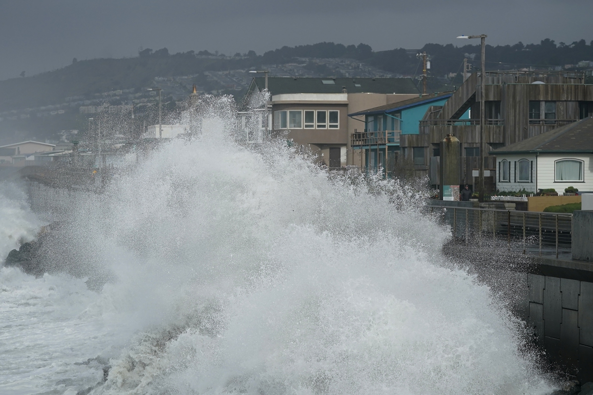 California gets brief lull after damaging 'bomb cyclone' - Las Vegas ...