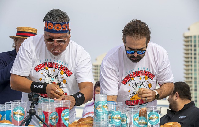Photograph : Man Earns $3,500 Eating Bagels - Las Vegas Sun News