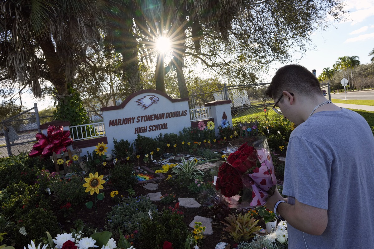 Parkland remembers victims 5 years after school massacre - Las Vegas ...