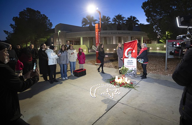 Photograph : Vigil For Earthquake Victims - Las Vegas Sun News
