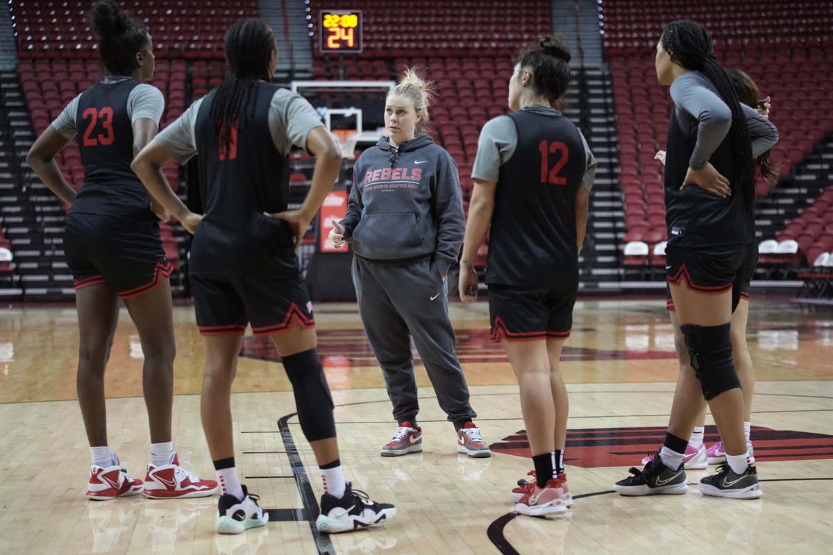 Lindy La Rocque leads homegrown UNLV to new heights - Las Vegas Sun News