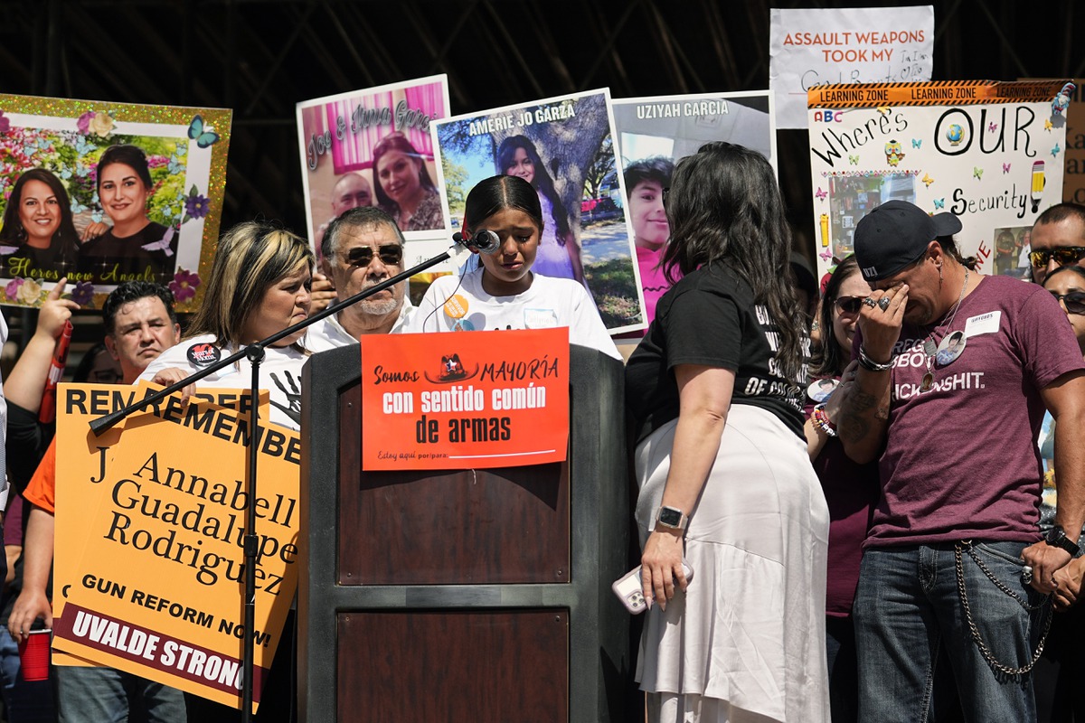 Families of Uvalde victims confront Texas' police chief - Las Vegas Sun ...
