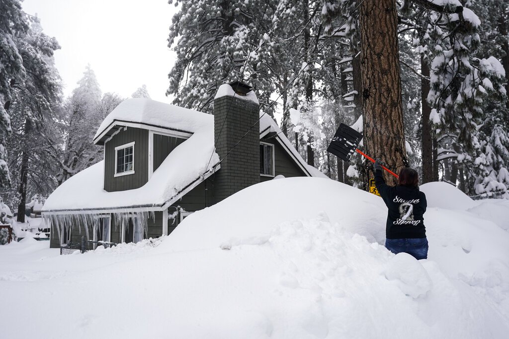 To the rooftops: Staggering snowfall in California mountains - Las ...