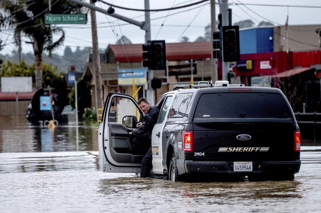 Flood problems grow as new storm heads toward California - Las Vegas ...