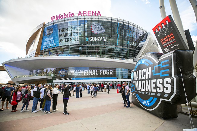 Photograph : 0323_sun_SweetSixteen01 - Las Vegas Sun News