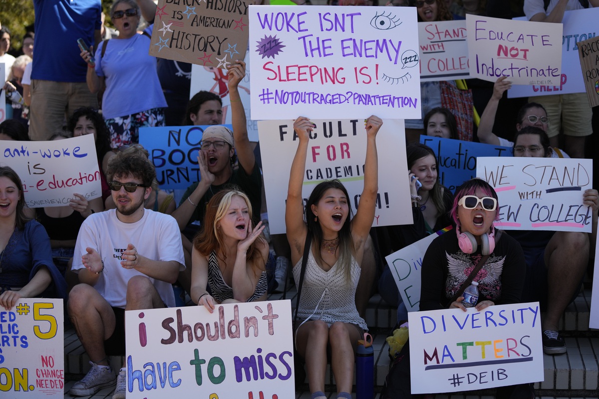 A college in upheaval: War on 'woke' sparks fear in Florida - Las Vegas ...