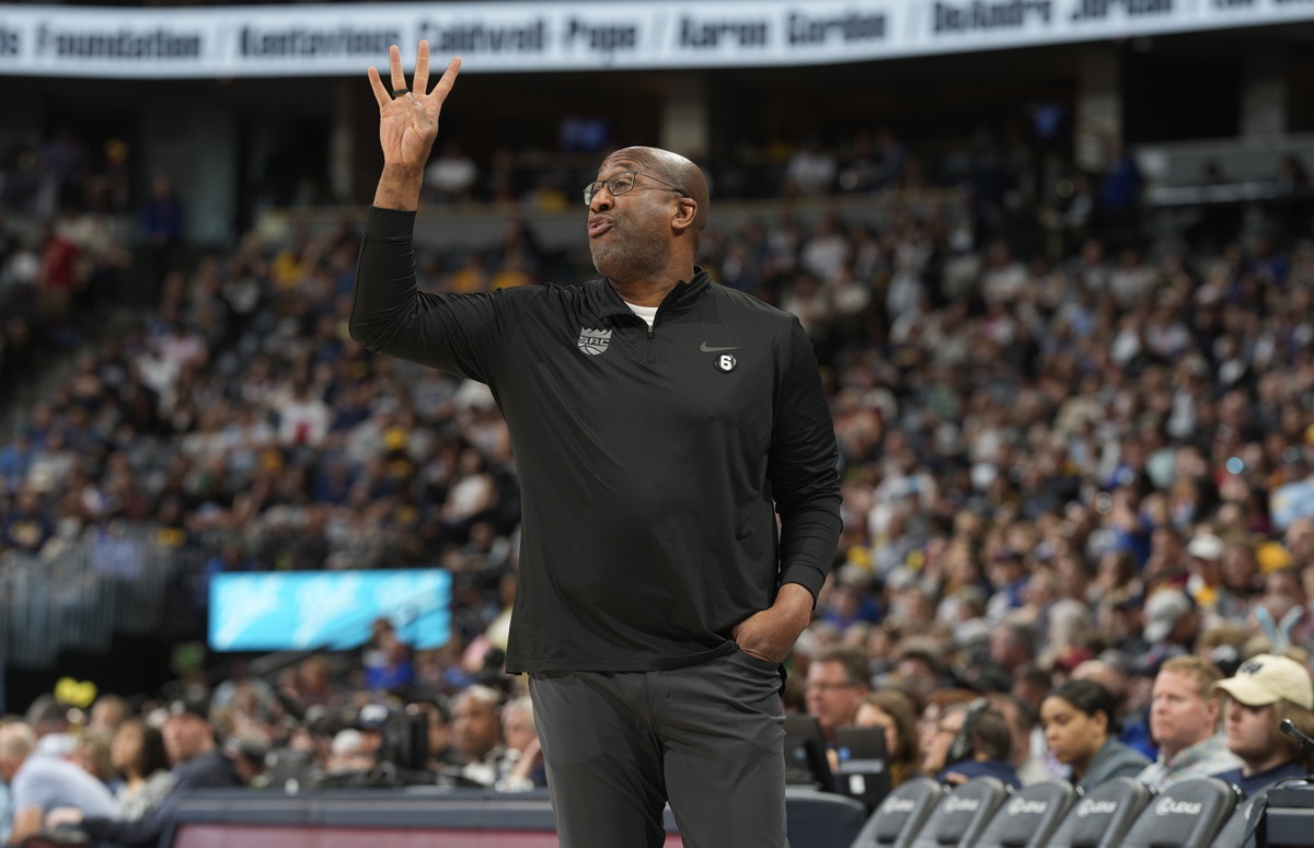 Sacramento's Mike Brown unanimous NBA Coach of the Year winner - Las ...
