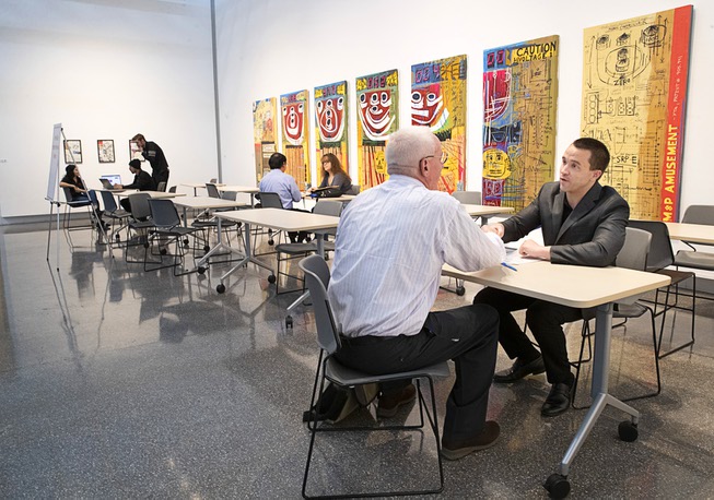 Photograph : EmployNV Business Hub Veterans Job Fair - Las Vegas Sun News