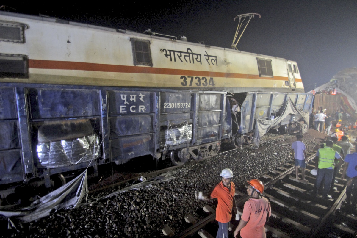 India train crash kills over 280, hurts 900 in country's deadliest rail ...