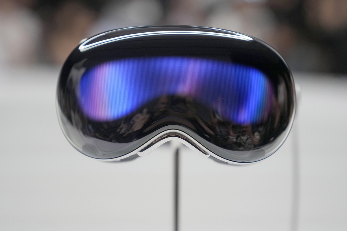 Apple's Vision Pro goggles unleash a mixed reality that could lead to ...