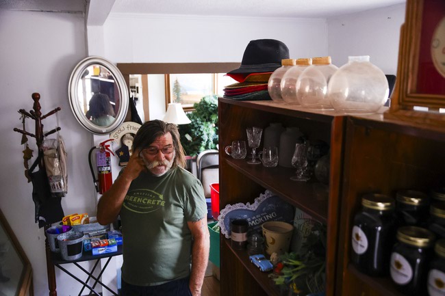 Nipton, Searchlight residents keep watchful eye as major fire builds at ...