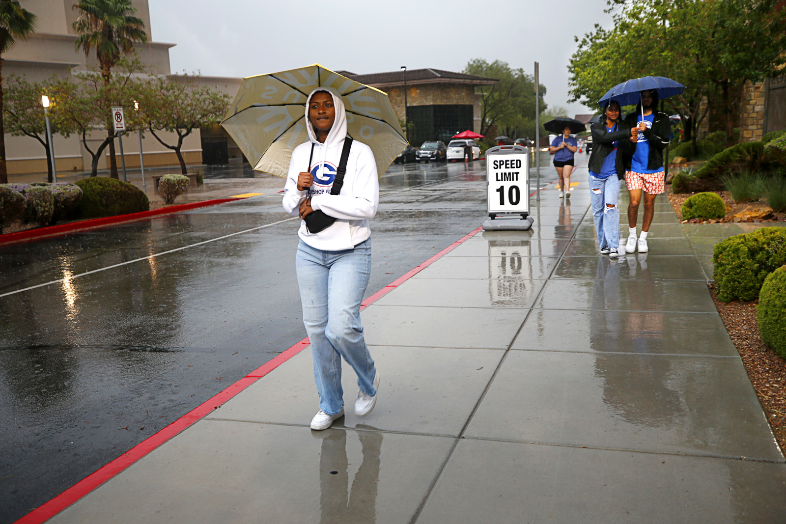 Bishop Gorman Fans Brave the Rainy Weather - Las Vegas Sun News