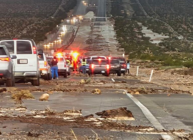 Flash flooding strikes Las Vegas Valley for second straight day - Las ...