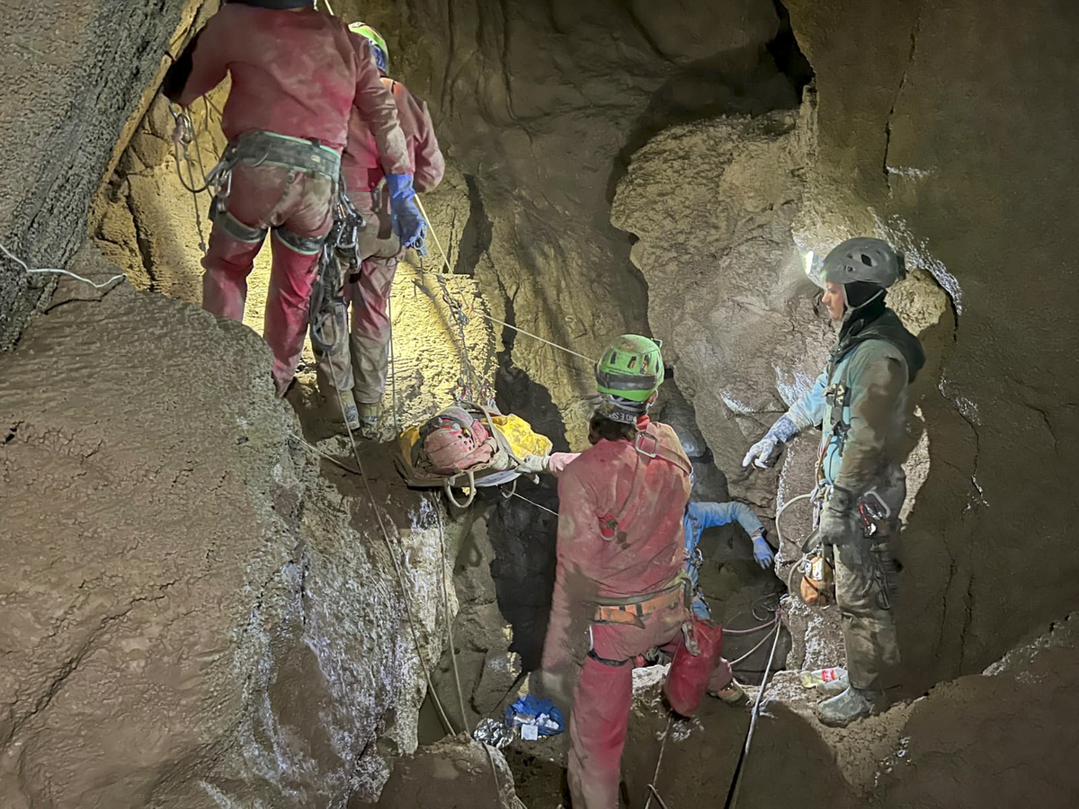 American researcher has been rescued from deep Turkish cave more than a ...
