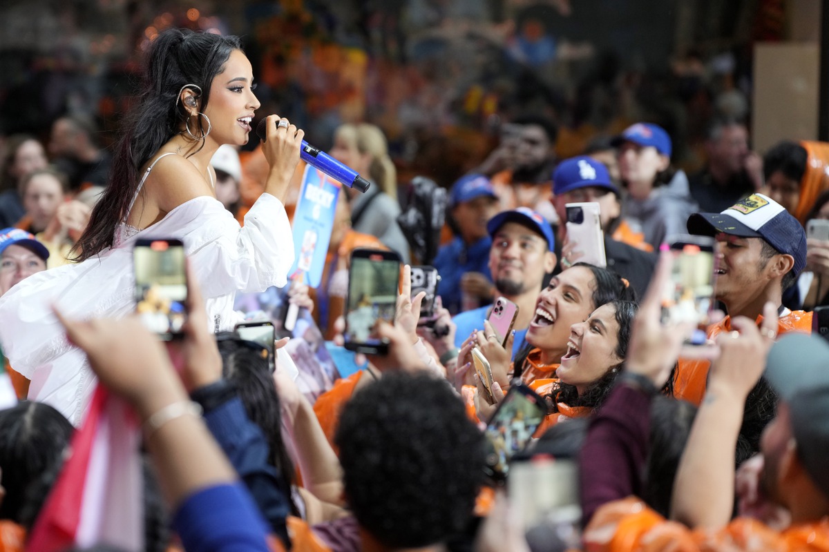 Becky G proudly shows her roots in 'Esquinas,' inspired by regional ...
