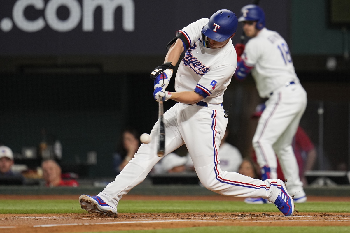 Seager still going deep in Texas, helps send Rangers to ALCS with sweep ...