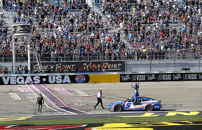 Photograph : Kyle Larson Wins South Point 400 - Las Vegas Sun News