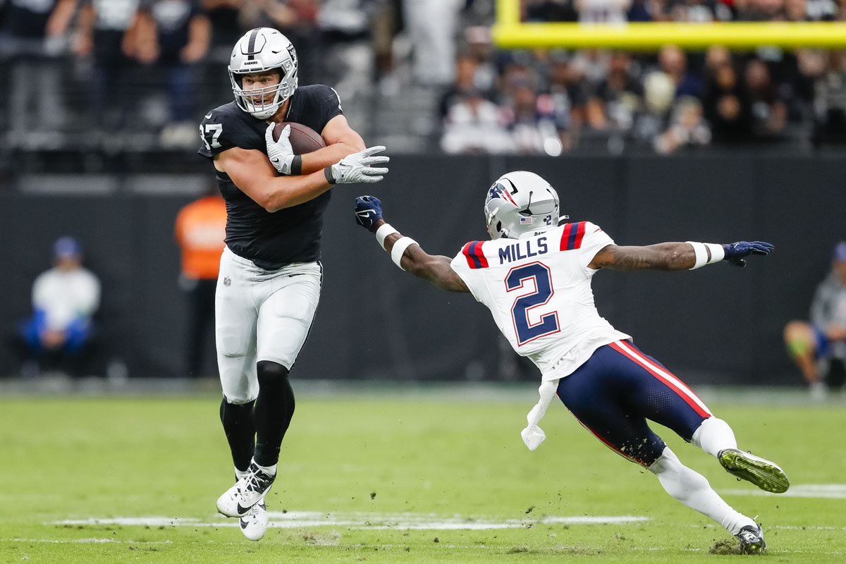 Rookie roomies: Raiders’ breakout pass-catchers Mayer, Tucker share bond - Las Vegas Sun News