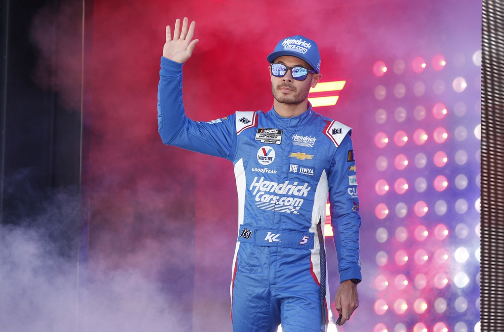 Kyle Larson locks into NASCAR championship race. Has no intention of ...
