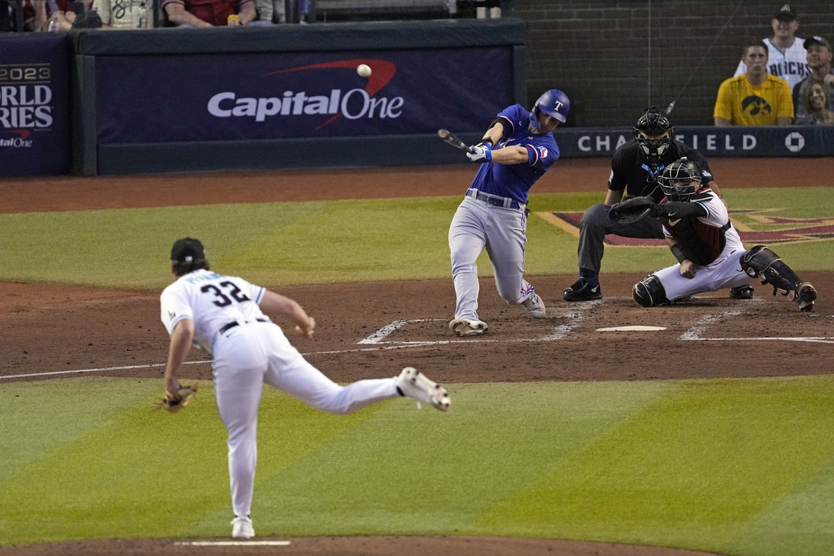 Seager stars with 2-run HR, stellar defense to lead Rangers over D ...