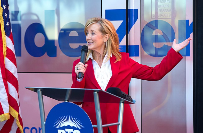 Photograph : RTC Displays Electric Bus - Las Vegas Sun News