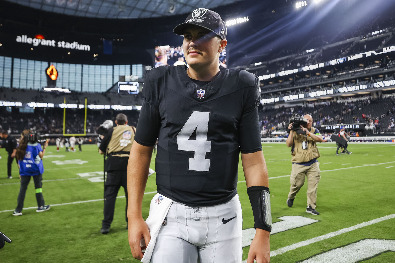 Raiders Defeat Giants, 30-6 - Las Vegas Sun News