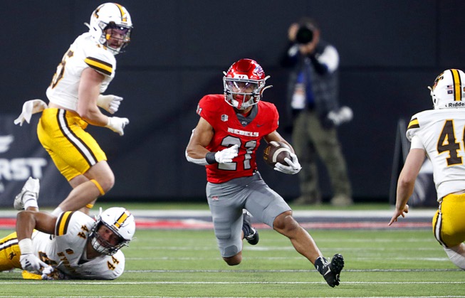 Photograph : UNLV Rebels Take On Wyoming Cowboys - Las Vegas Sun News